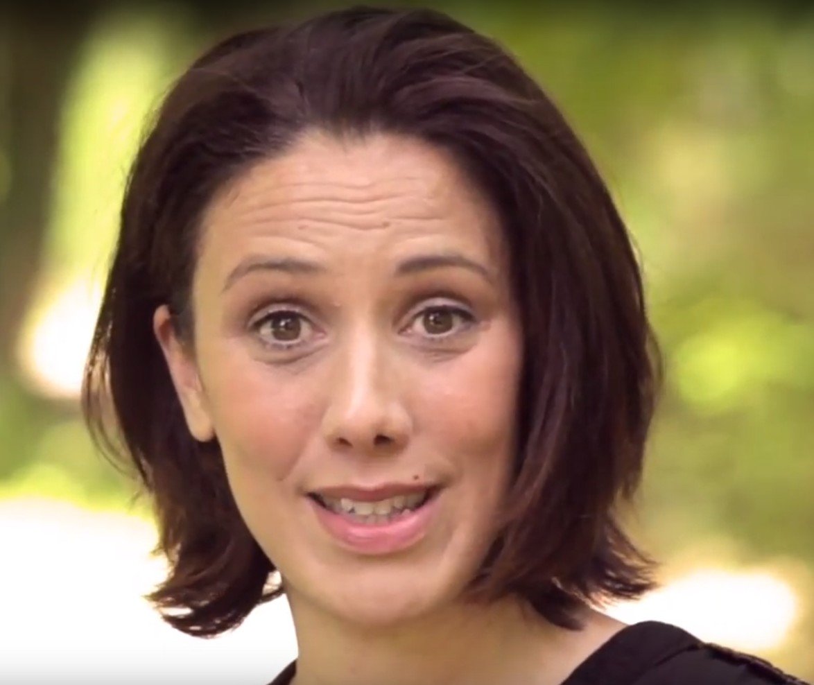 Sandra, la fille de Jean Reno, s'est mariée : Ce qu'il faut savoir sur elle