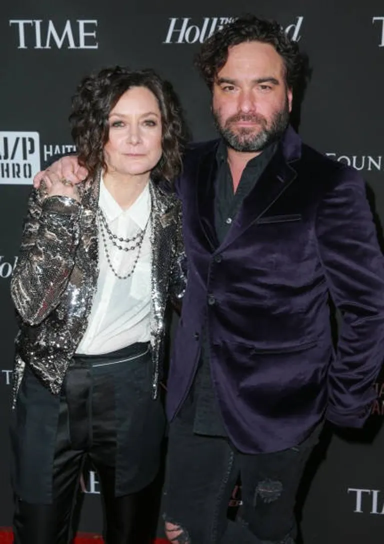 Sara Gilbert a révélé sa sexualité à Johnny Galecki lorsqu'elle sortait ...