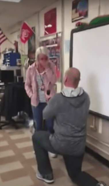 Adorable Moment Teachers Address Dating Rumors about Them in Front of ...