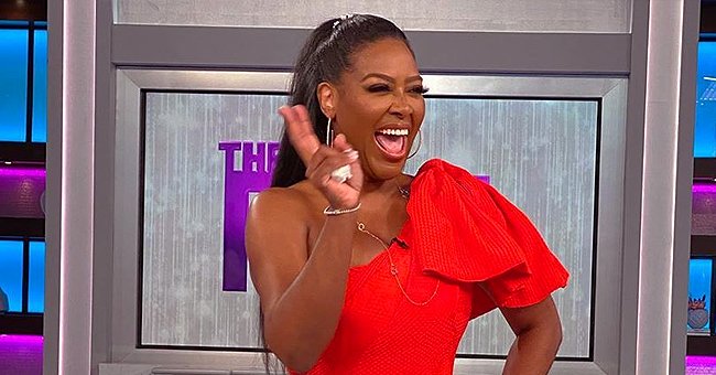 Kenya Moore's Daughter Brooklyn Doris Daly Poses for Impromptu Photo ...