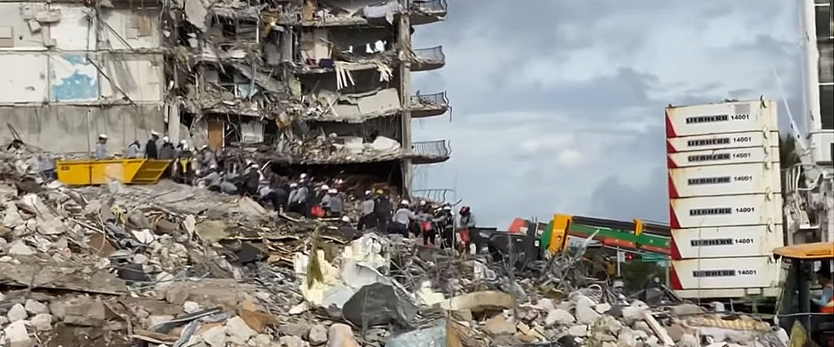 Entre polvo y silencio: video del derribo de los restos del edificio colapsado en Miami