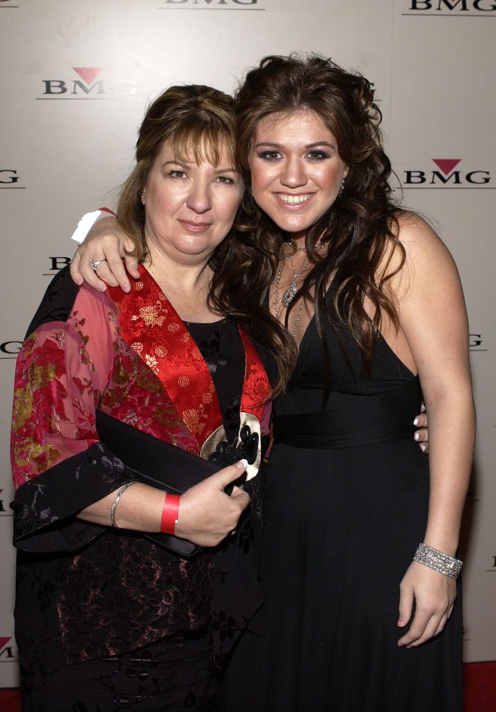 Kelly Clarkson Begged to Be in Estranged Father's Life after He ...