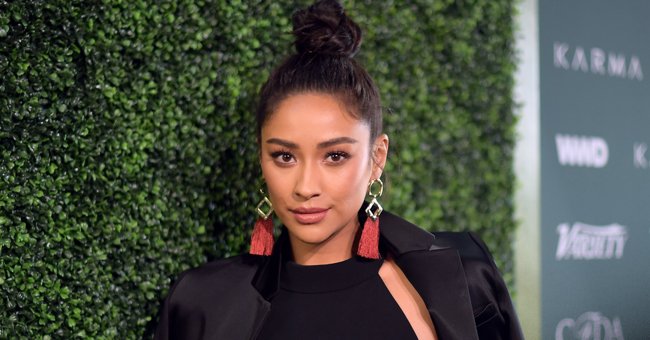 Shay Mitchell's 1-Year-Old Daughter Atlas Noa Looks Confident as She ...