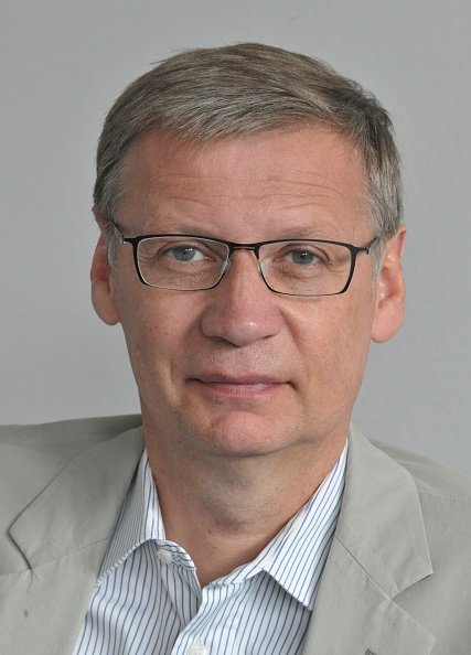 Günther Jauch, berühmter TV-Moderator: Einblicke in seine Karriere