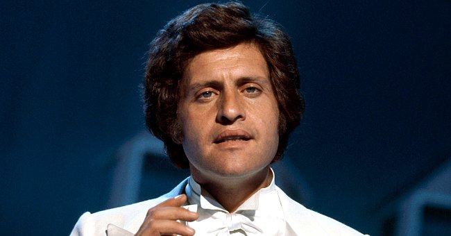 Joe Dassin a trouvé l'amour dans les bras d'une étudiante peu après le ...