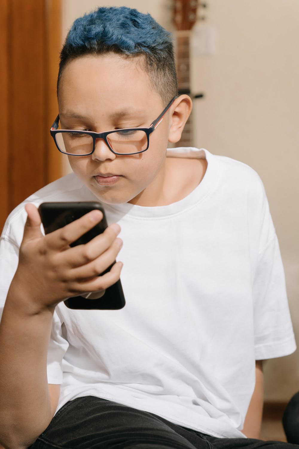 Man Goes to Work and Forgets Phone at Home, Wife Hears His Voice Mail ...