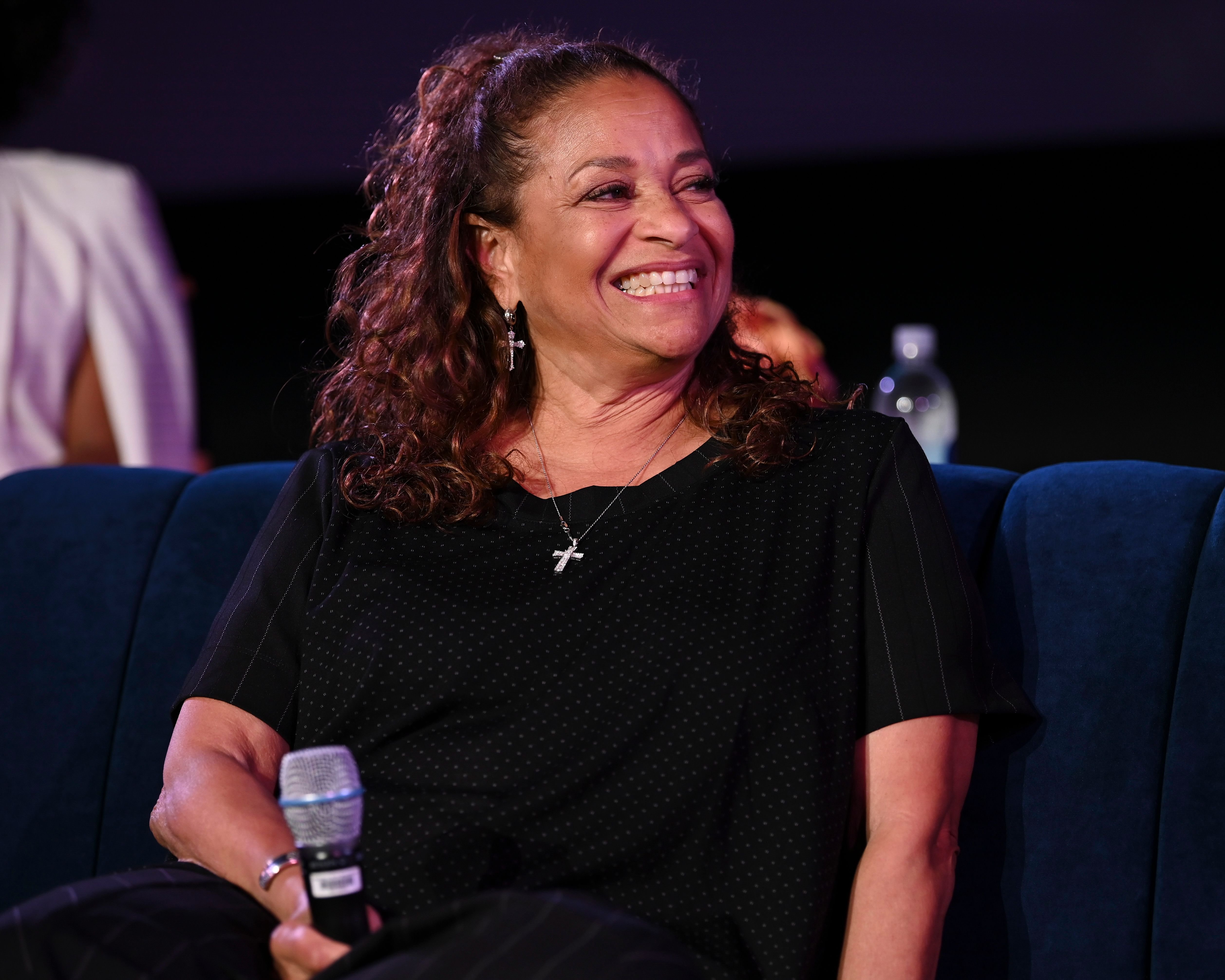 Debbie Allen Shows Her Amazing Dance Moves during Dance Class with ...