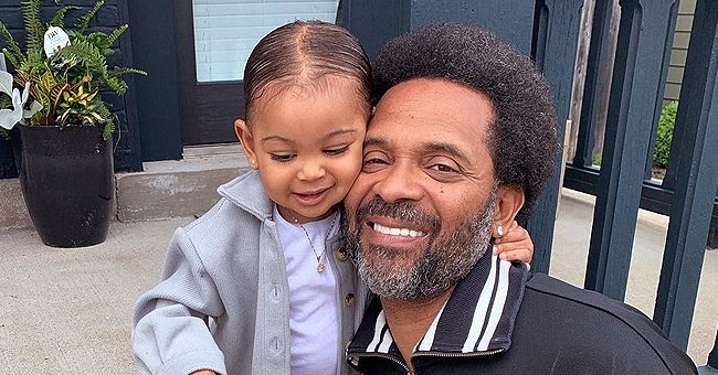 Mike Epps' Heavily Pregnant Wife Kyra Looks Glowing in White Dress ...