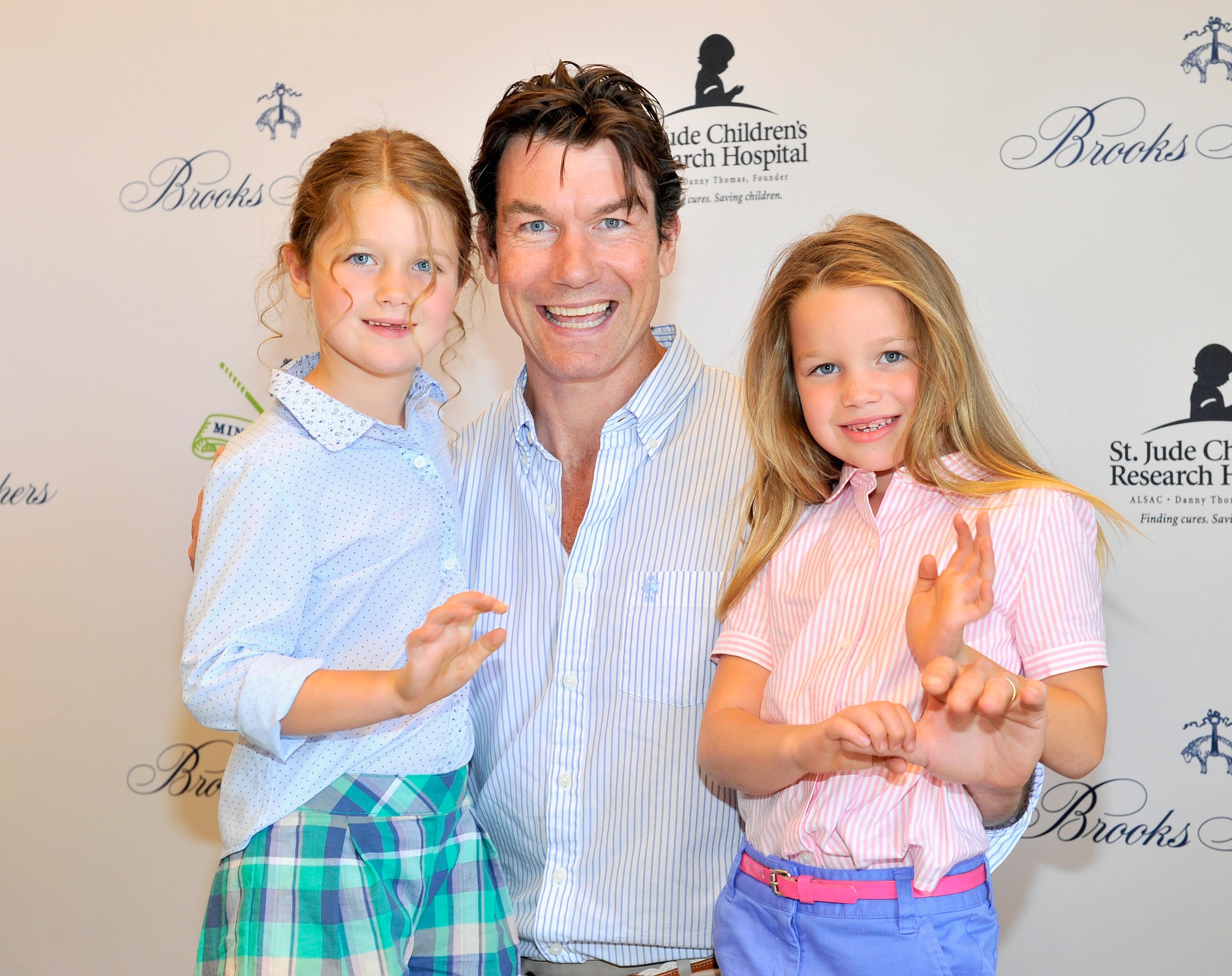 Jerry O'Connell Shares Rare Photo of His Twin Daughters Looking All ...