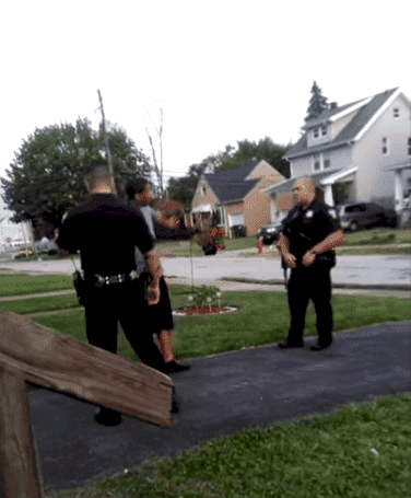 Man arrested for laughing at police officers settles case for $80,000