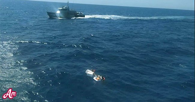 El conmovedor rescate de dos niños que flotaban en altamar abrazados al ...