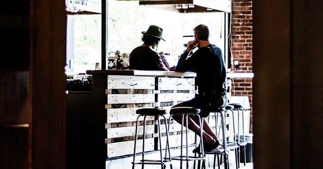 Witz des Tages: Ein trauriger Mann geht in eine Bar