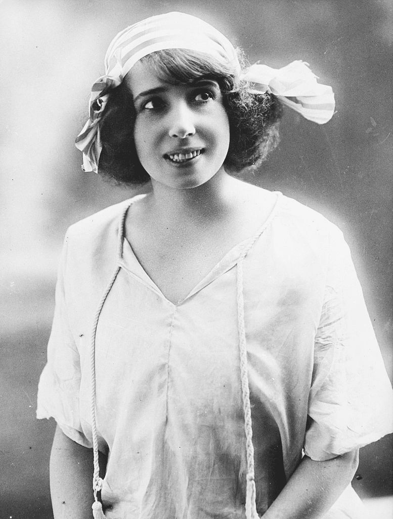 La vie et la mort de Mistinguett, chanteuse française décédée en 1956