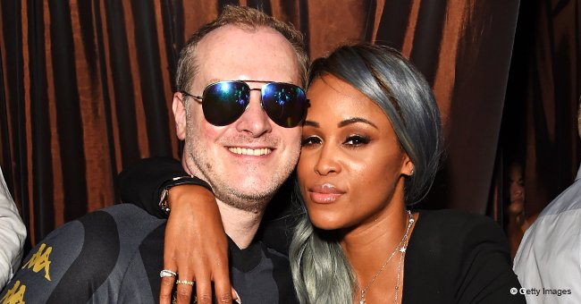 See the Loving Message Eve's Billionaire Husband Maximillion Cooper ...