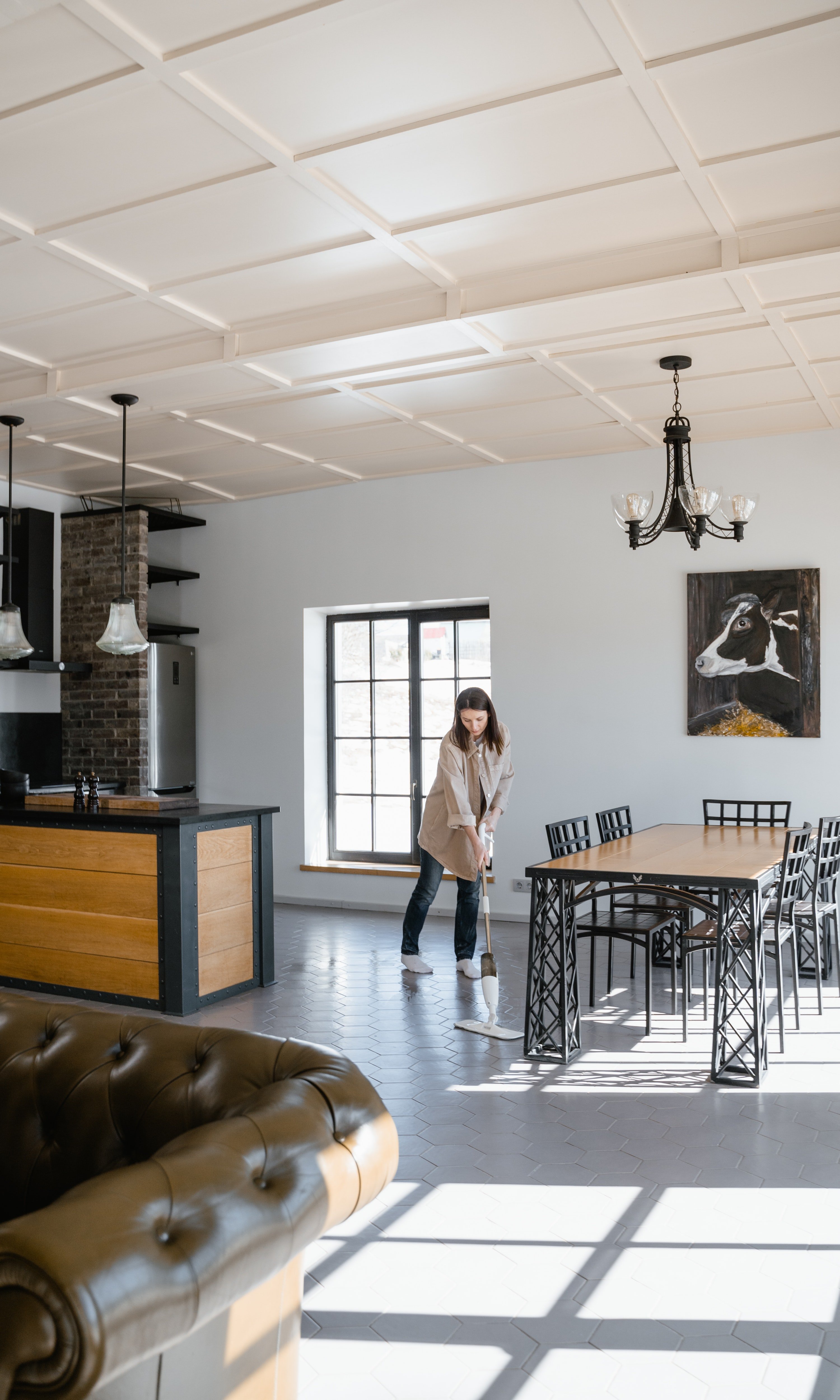 Mom Struggles after Husband Kicks Her and 2 Kids Out, Year Later Crawls ...