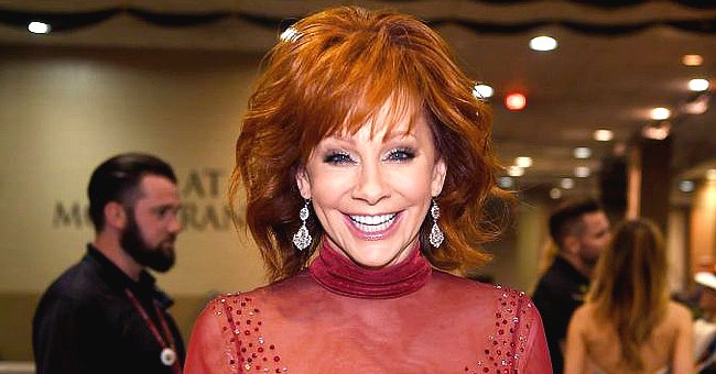 Reba McEntire's Favorite Childhood Christmas Memory Involved Her Older ...