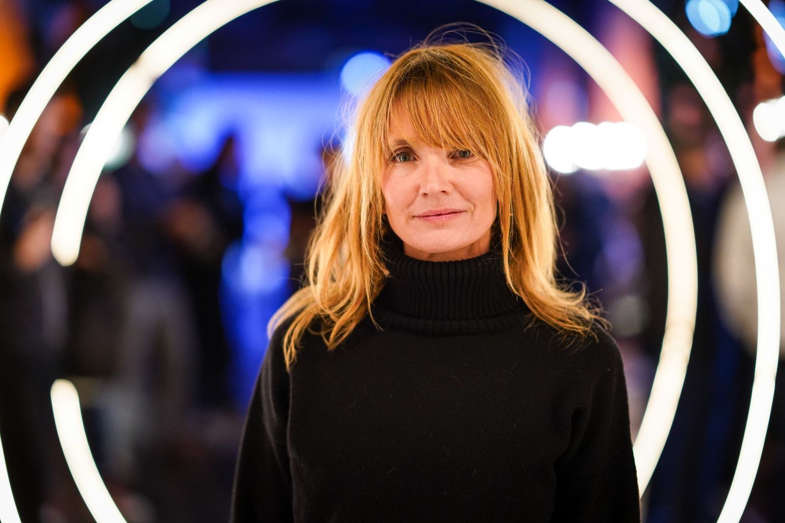 Axelle Laffont fête ses 50 ans : elle "a vécu avec un garçon de 16 ans ...