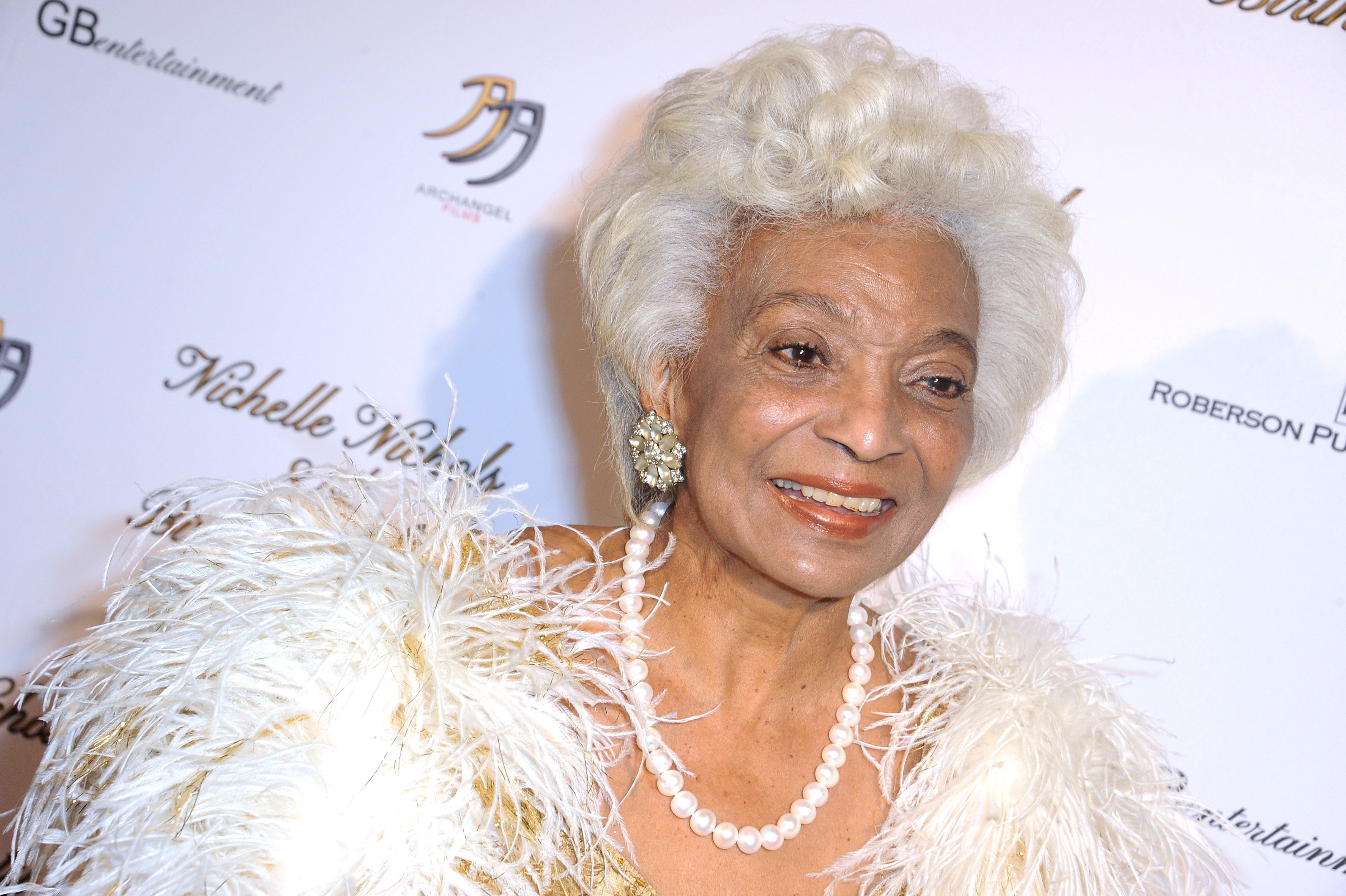Nichelle Nichols' Only Son Mourns Mom Who He Tried to Protect from ...