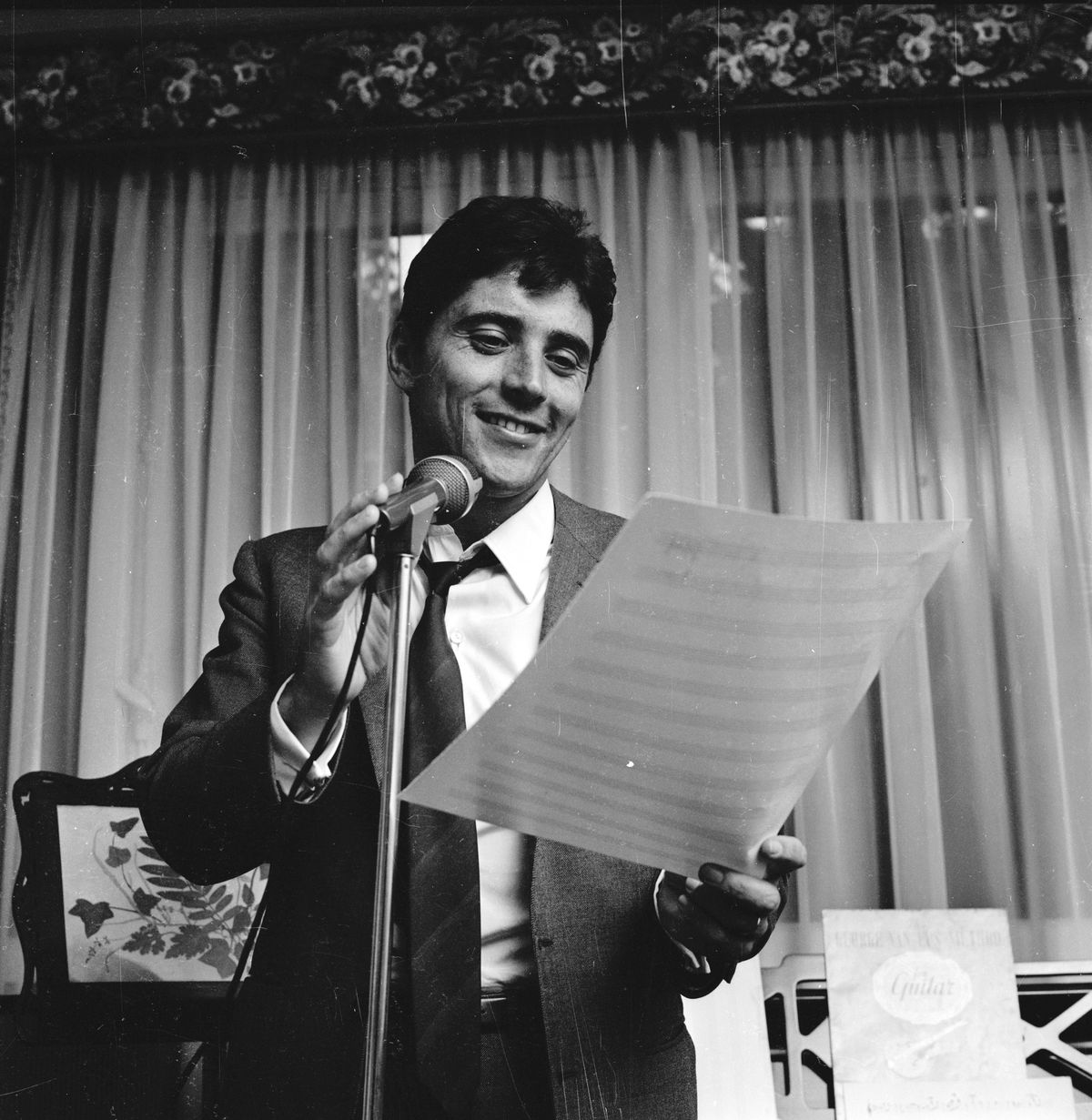 La vie et la mort de Sacha Distel : chanteur décédé d'un cancer en 2004