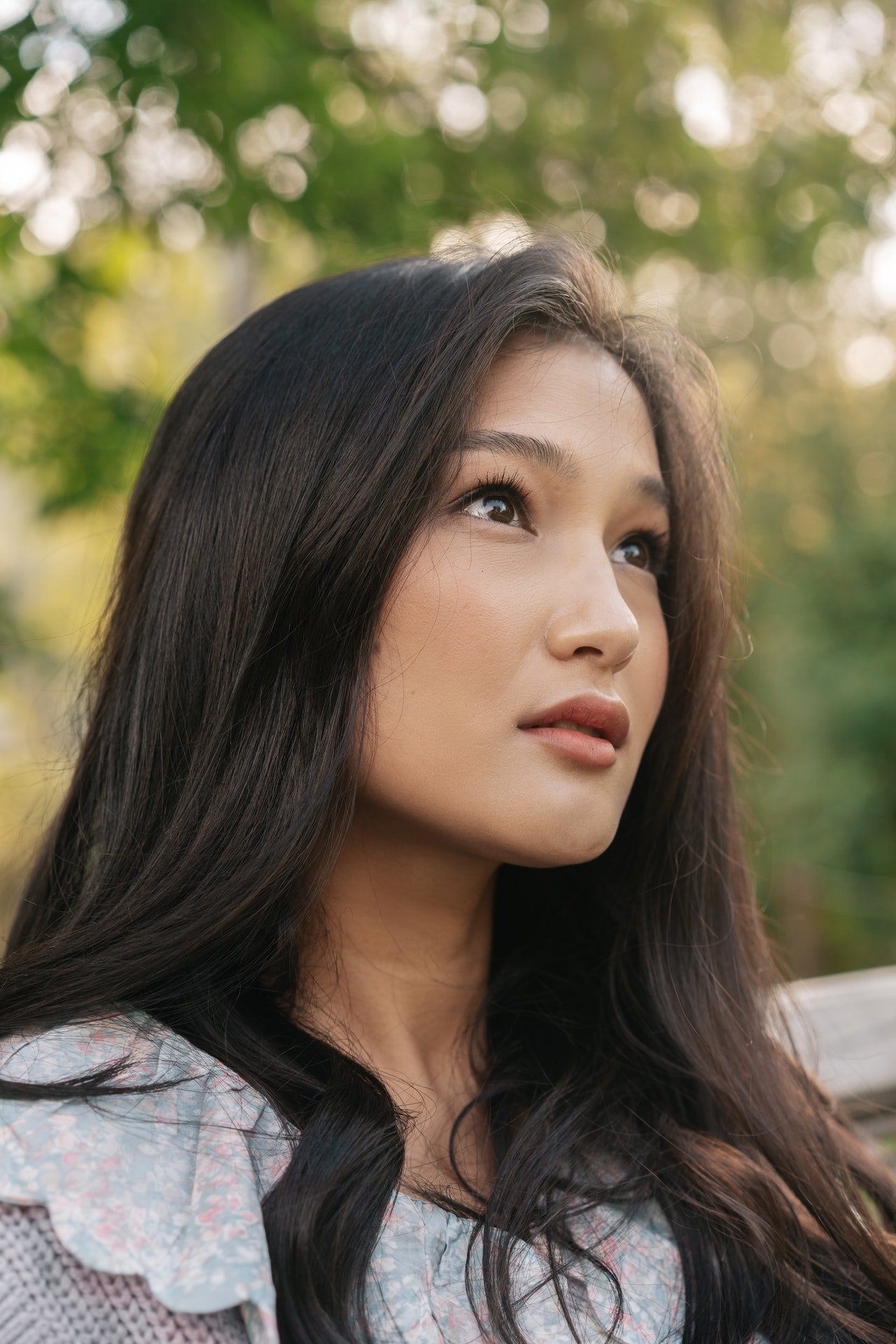 Woman Finds Old Army Token in the Sand on the Beach and Rushes to Seek ...