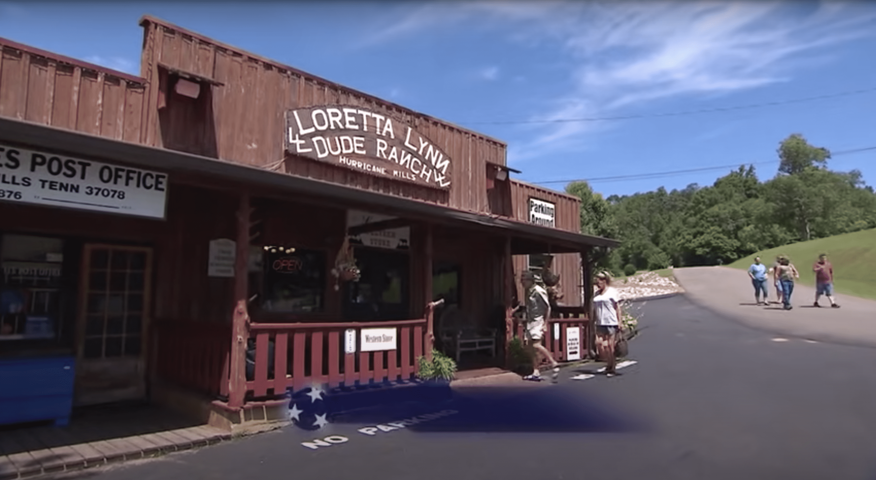 Loretta Lynn Had a Peaceful Death at Her Ranch Where She Lived for 55 Years & Built Her Own Museum