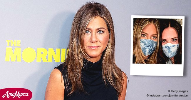 'Friends' Star Jennifer Aniston Urges Fans to Wear Masks Posing in a ...