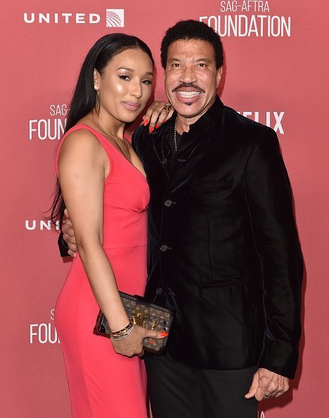 Lionel Richies Younger Girlfriend Lisa Parigi Flaunted Deep Cleavage In Black Dress For Night